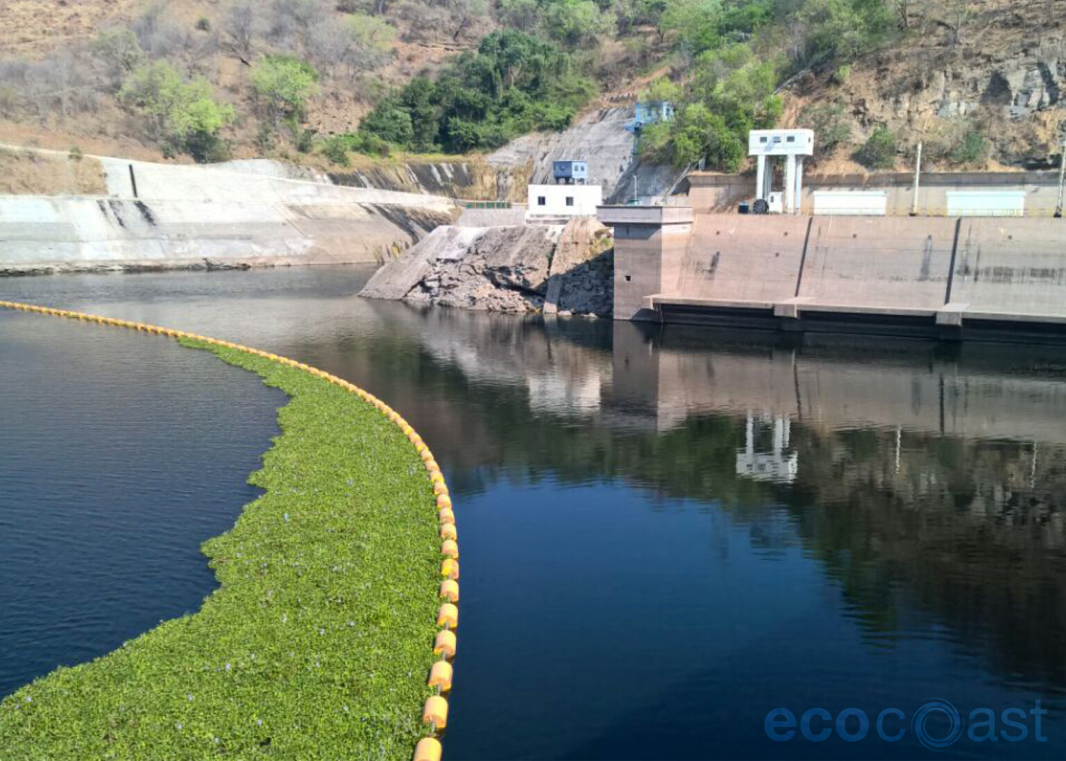 Bolina Log Screen Booms | Akuna